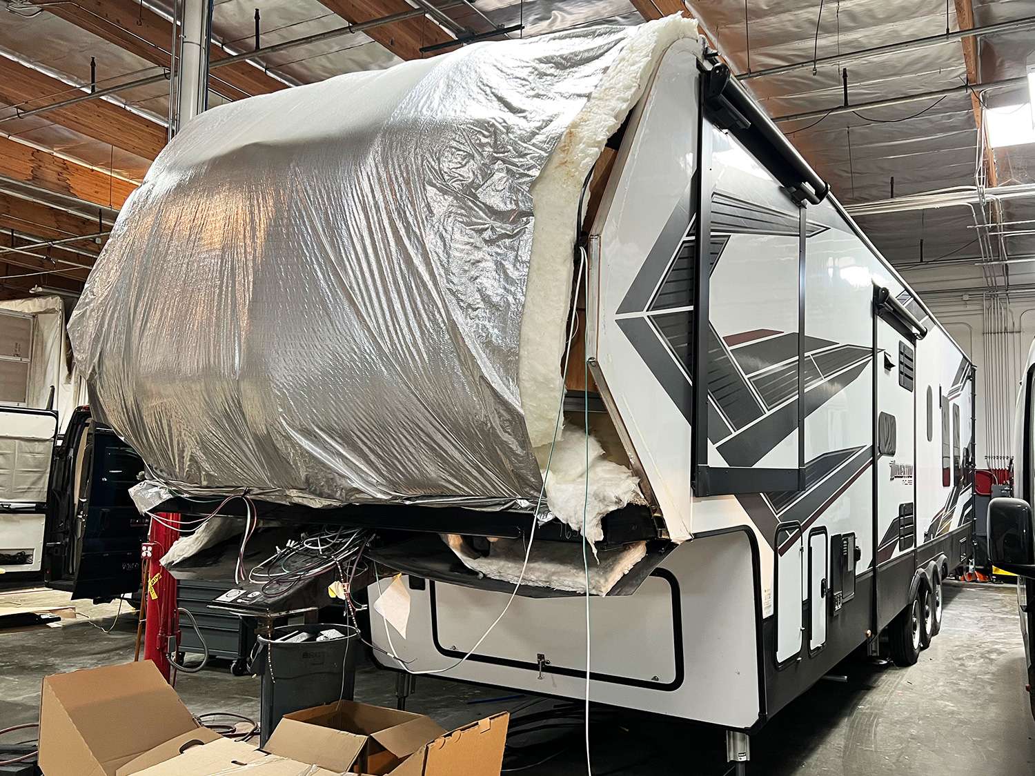 5th Wheel Front Cap Body Damage Repair: Expert Fixes